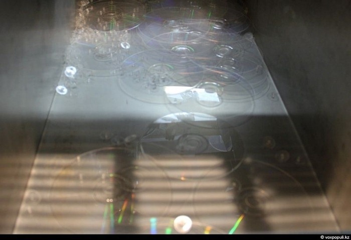 Inside a DVD Manufacturing Plant | Amusing Planet